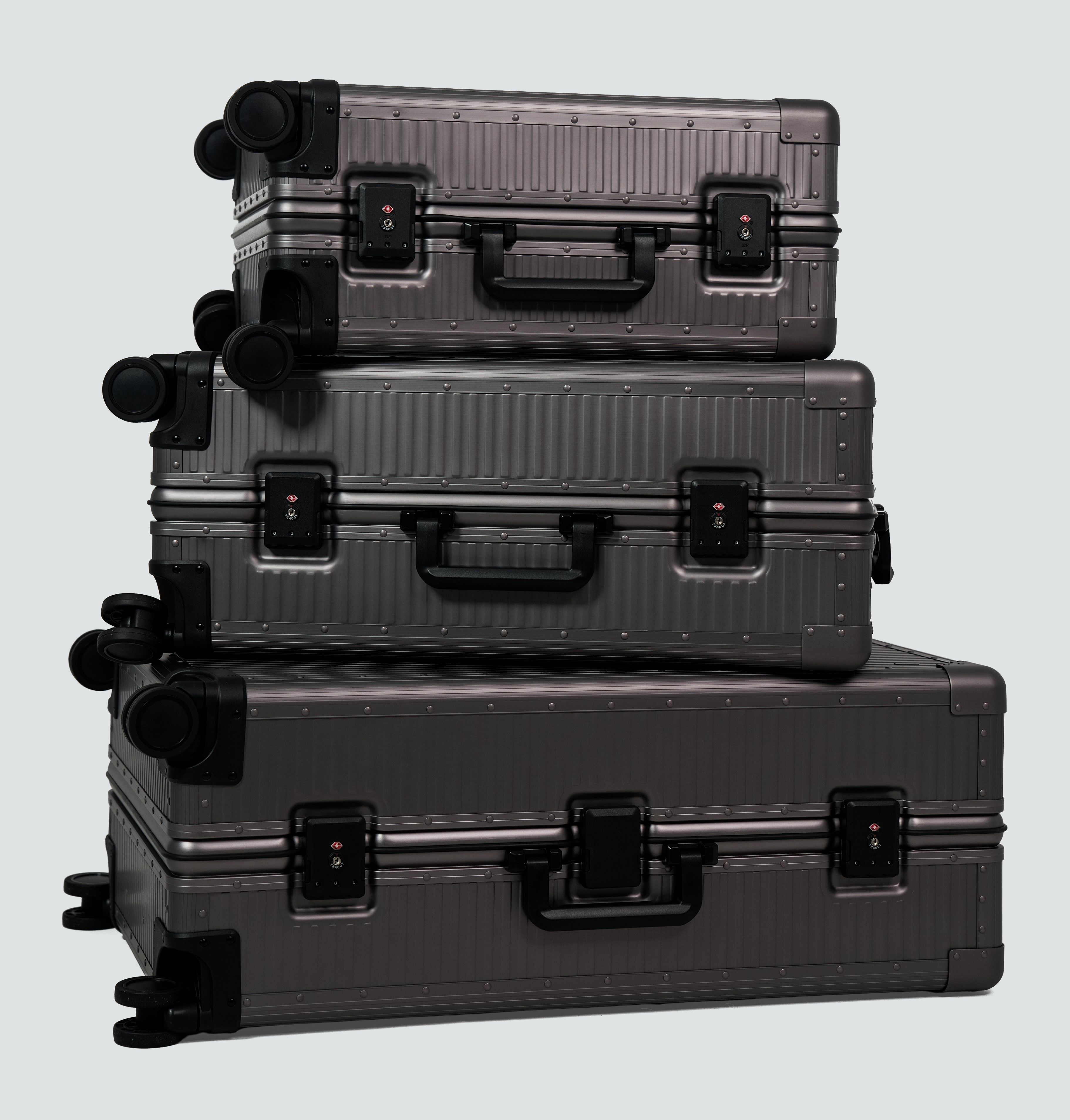 Loure | Premium Aluminium Luggage — Better Than Rimowa, Built for Life